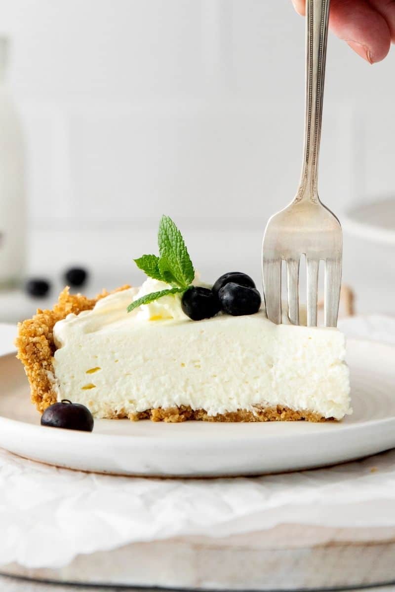 5 Ingredient No-Bake Cheesecake | Everyday Family Cooking