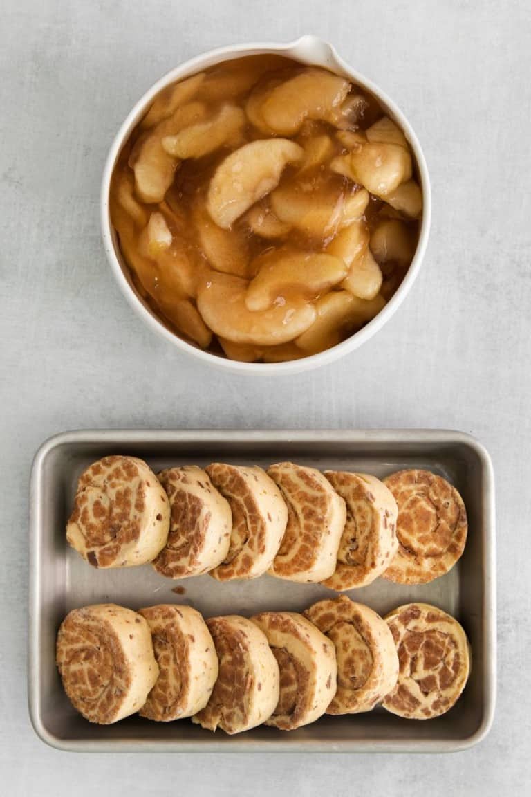 Really Easy Cinnamon Roll Apple Pie | Everyday Family Cooking