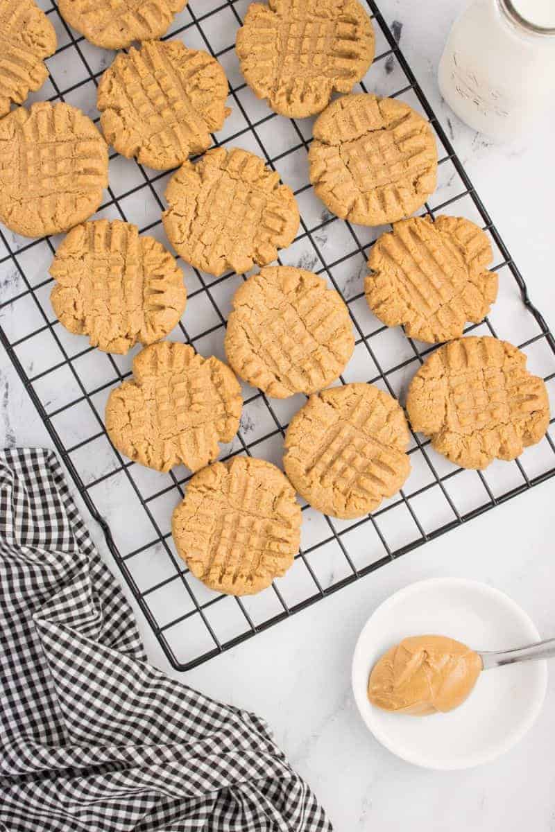 35 Easy Christmas Cookie Recipes with Few Ingredients