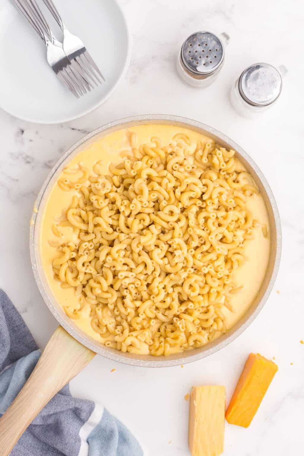 Easy Gouda Mac and Cheese | Everyday Family Cooking