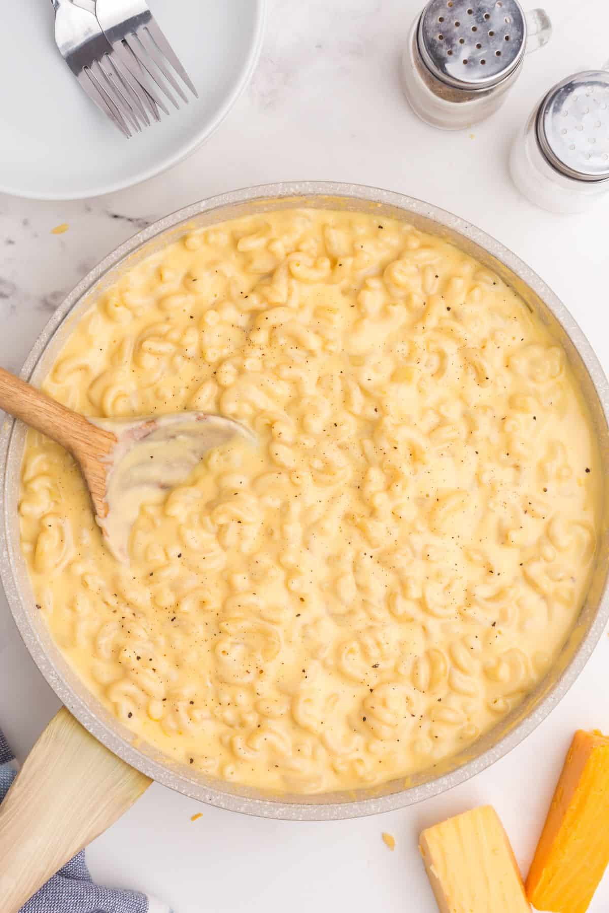 Easy Gouda Mac and Cheese | Everyday Family Cooking